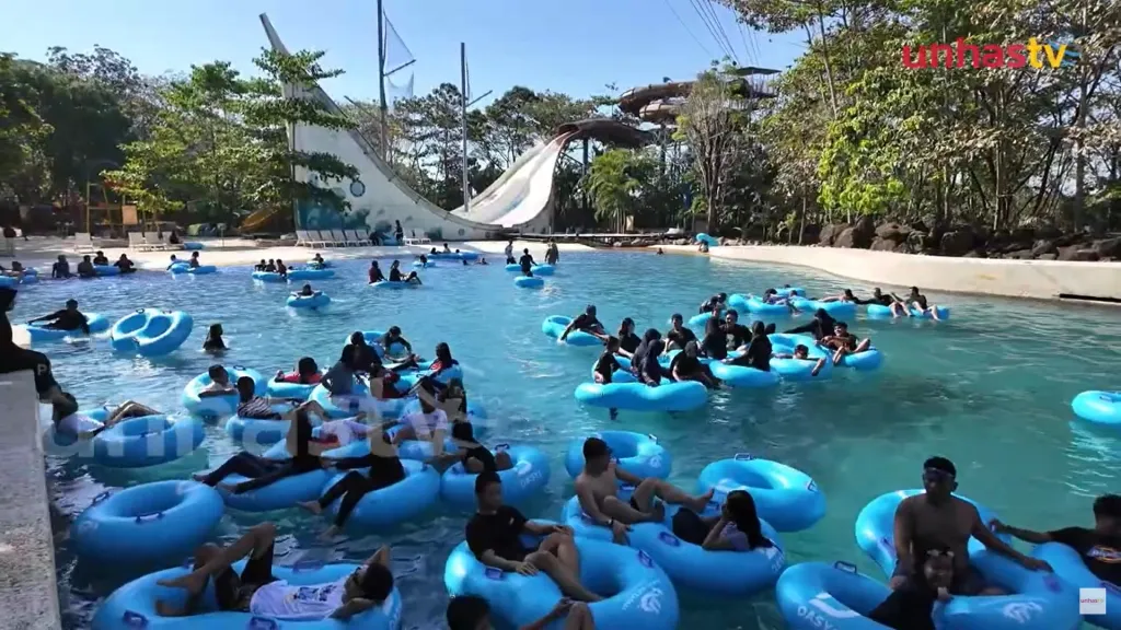 Video: Vlog! Serunya 17 Agustusan di Wisata Bugis Water Park Adventure ...