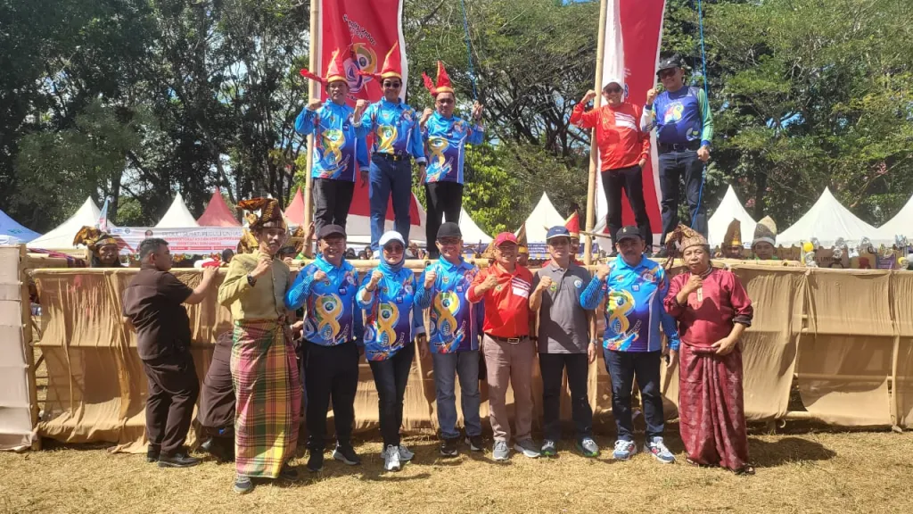 Puisi Kapal Merah Rektor dan Tarian Kolosal Meriahkan Fun Walk Dies ...