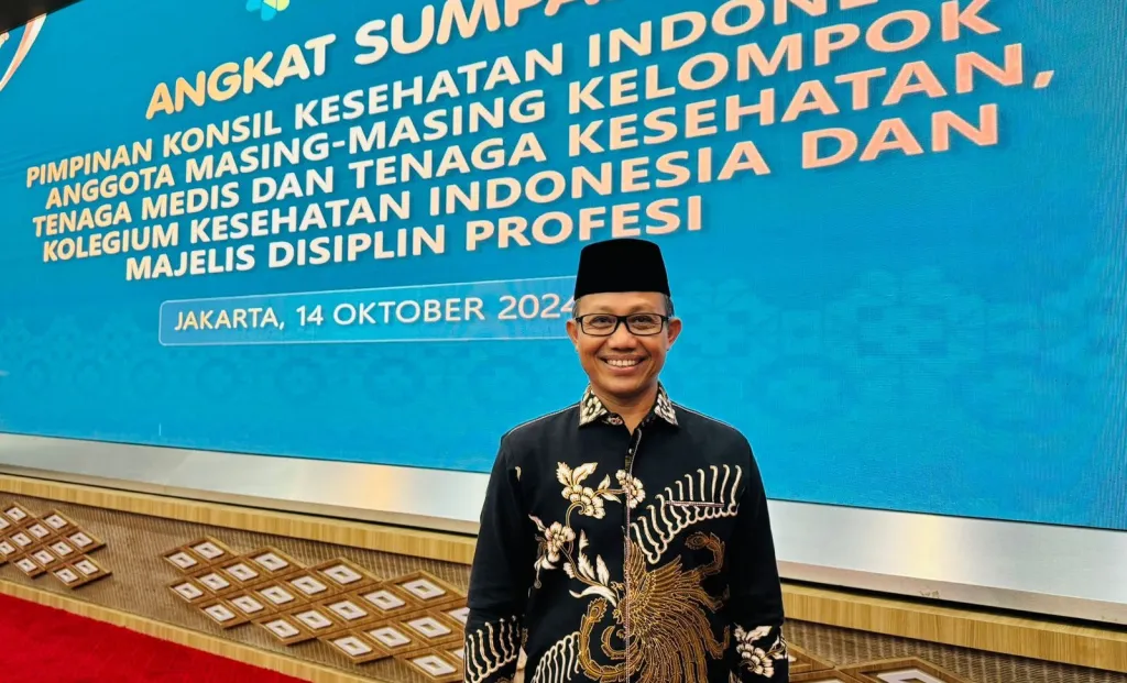 WR I Unhas Prof Ruslin Dilantik Jadi Ketua Kolegium Bedah Mulut dan ...