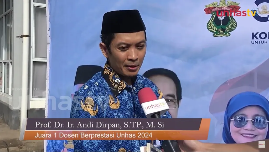 Video: Unhas Serahkan Penghargaan Kepada Dosen Berprestasi 2024 - Unhas Tv