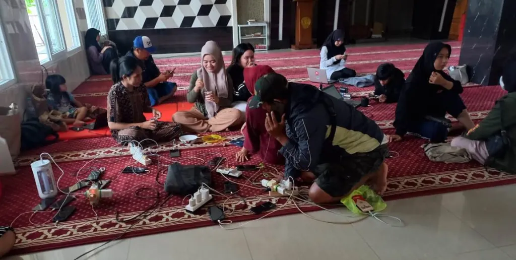 Terkepung Genangan Air, 141 Warga BTP Diungsikan di Masjid - Unhas Tv