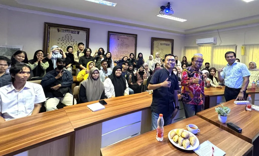 Kuliah Tamu FIB Unhas, Bedah Buku Makassar Mendunia dan Jejak ...