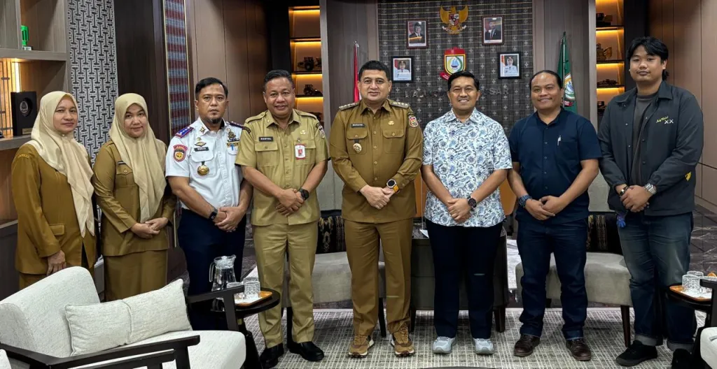 POLiGOV Unhas Advokasi Akses Layanan Dasar Masyarakat Pulau kepada Wali ...