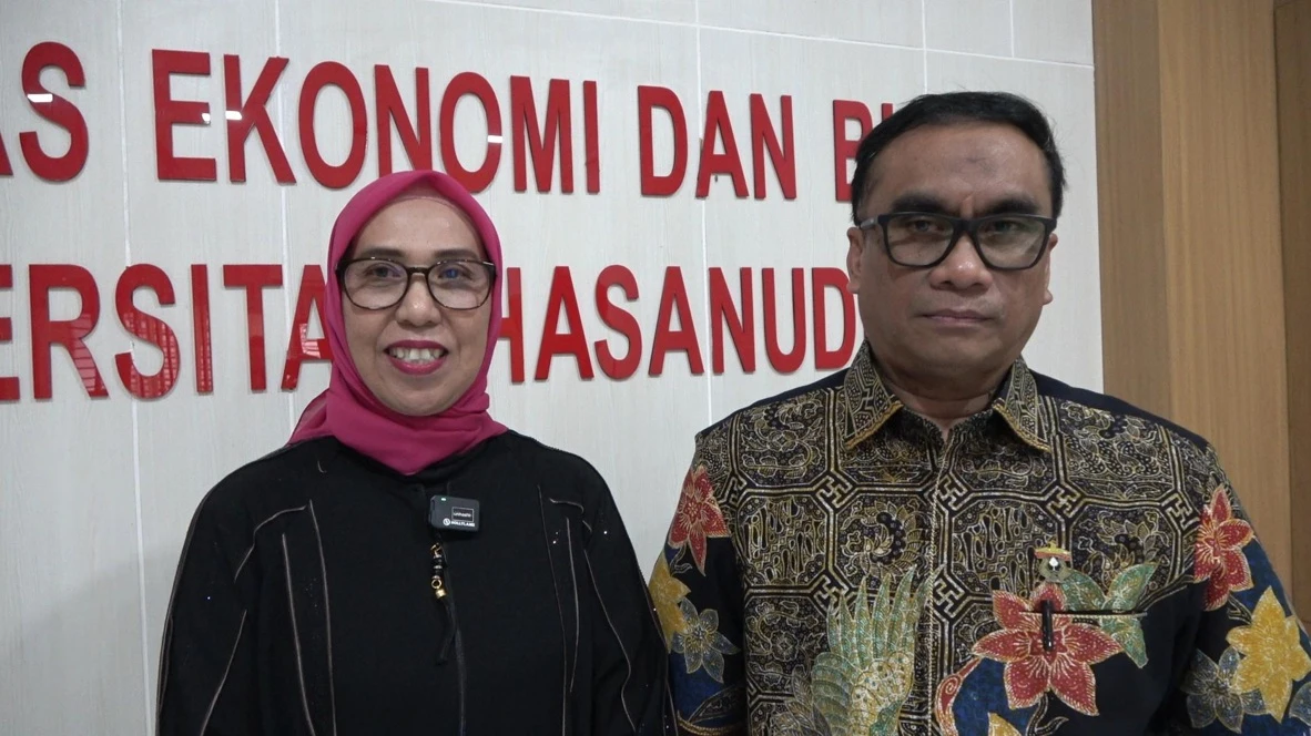 Tahun Kelima Amaliah Ramadhan, FEB Unhas Salurkan 70 Paket untuk Tendik ...
